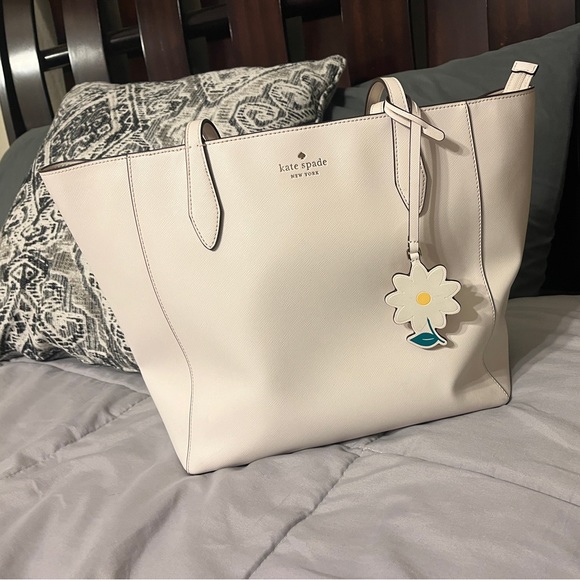 kate spade | Bags | Mediumlarge Kate Spade Purse In Creamy White ...